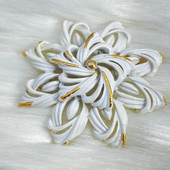 Monet | Jewelry | Vintage Monet White Enamel Gold Flower Brooch | Poshmark